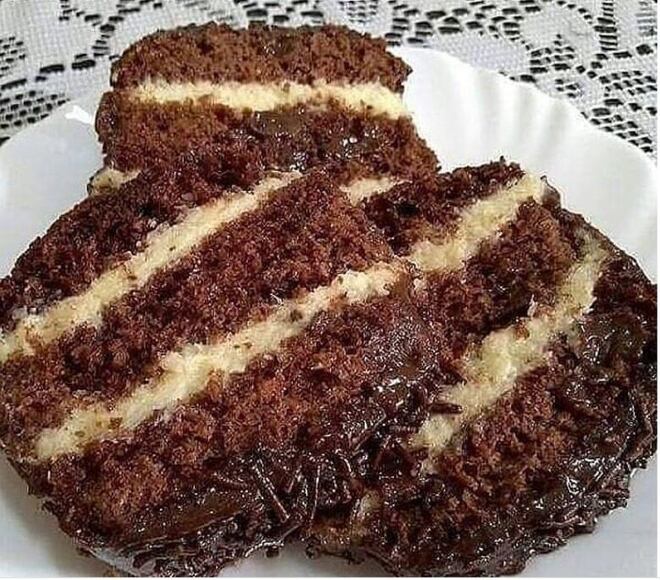 Bolo de Chocolate com coco Camadas de sabor que derretem na boca! – R7 ...