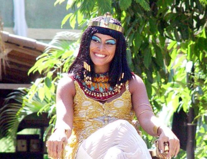 Cleo faz 39 anos: veja as mudanças da atriz em quase quatro décadas ...