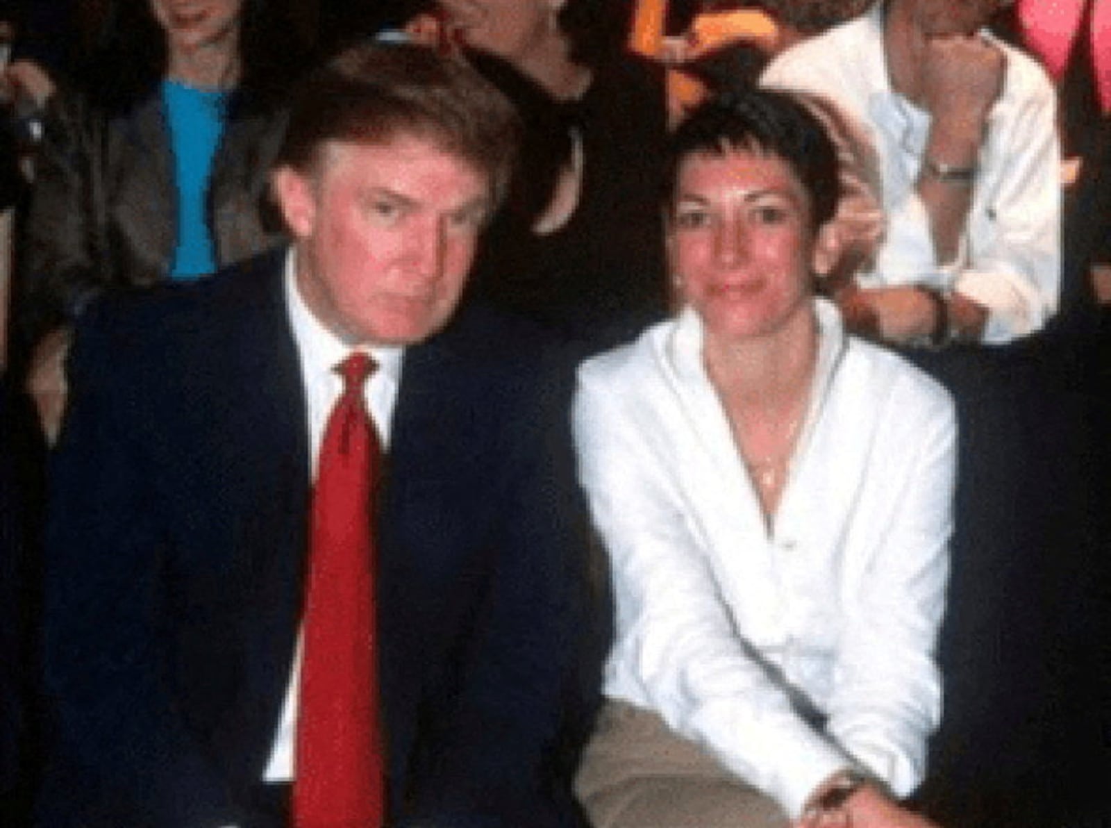 Trump voou no jato de Epstein oito vezes nos anos 90, mostra email de ...