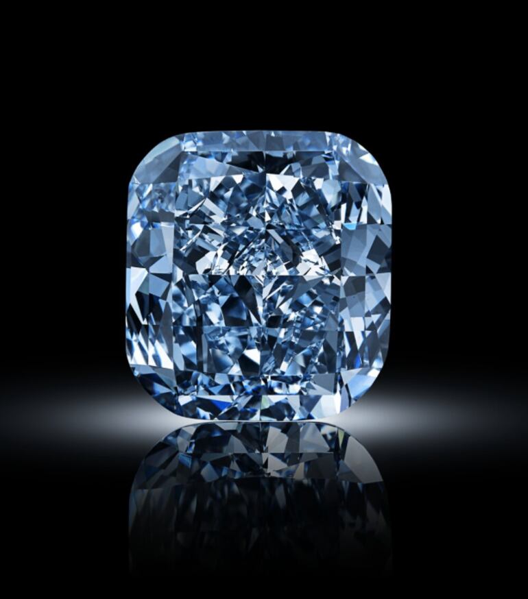 Como é o raro diamante azul descoberto na África que irá a leilão por R ...