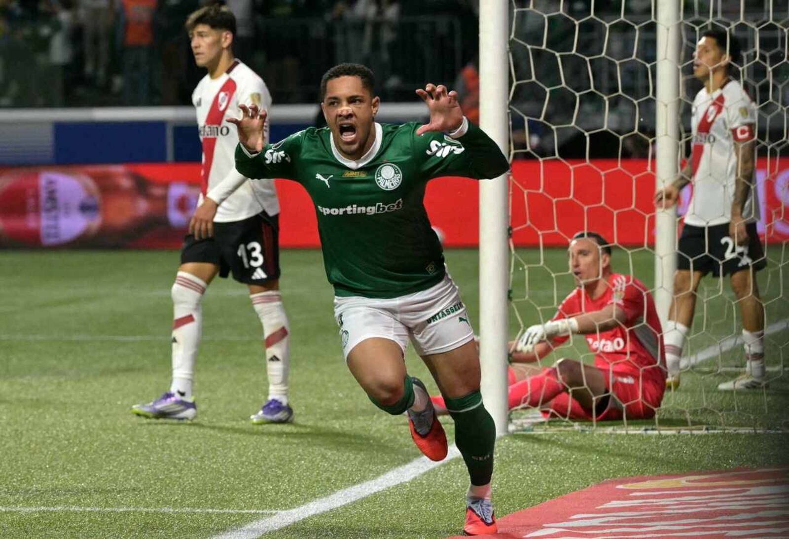 Palmeiras vira para cima do River e garante vaga na semifinal da ...