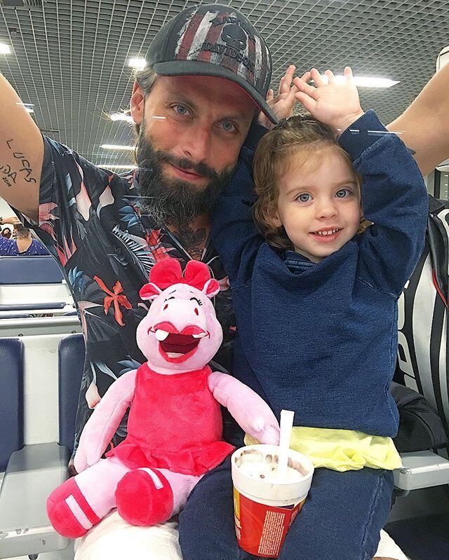 Henri Castelli posta foto com a filha e semelhança impressiona – R7 ...