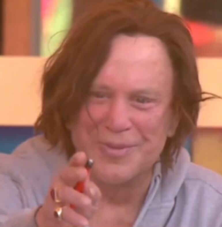 Mickey Rourke reaparece em reality show com visual irreconhecível e ...