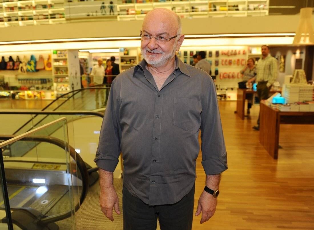 Boni lança livro em São Paulo e recebe carinho de amigos famosos – R7 ...