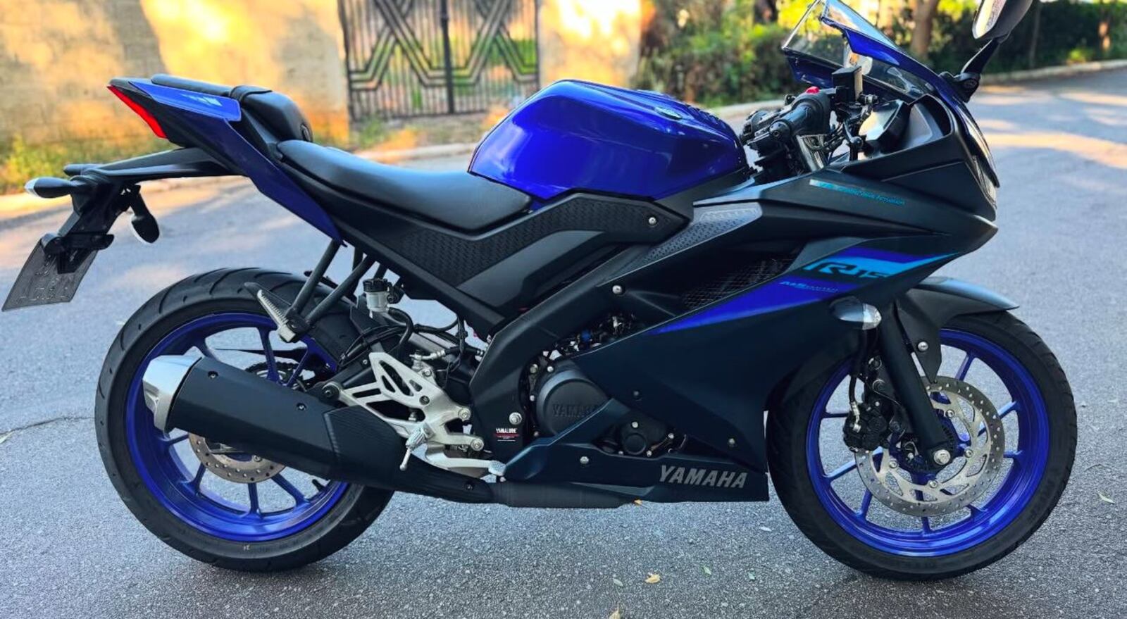 Teste com a Yamaha YZF-R15: a esportiva mais barata do segmento ...