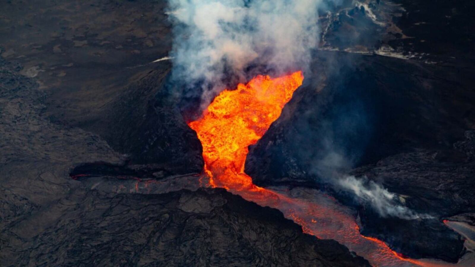 Vulcão Kilauea no Havaí lança lava a mais de 460 metros de altura ...