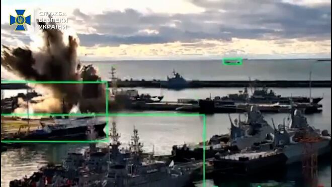 Ucrânia diz que atingiu submarino russo no Mar Negro com drones ...