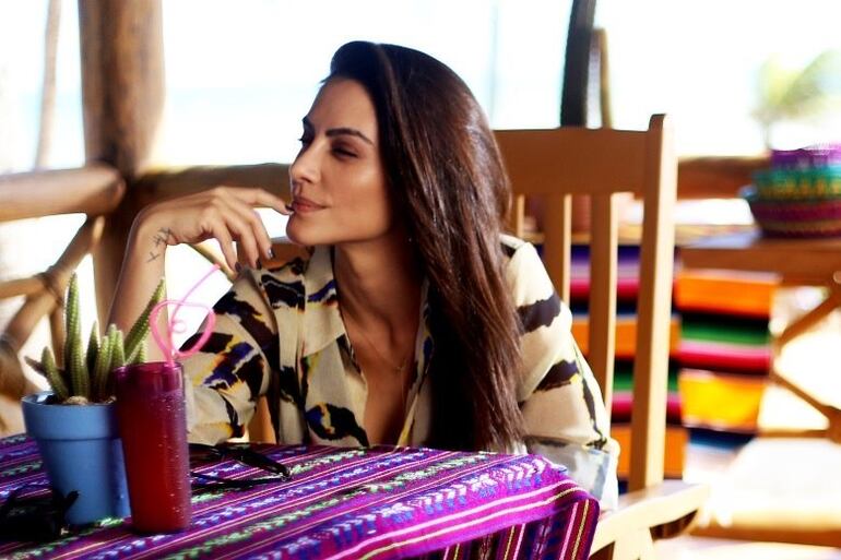 Cleo faz 39 anos: veja as mudanças da atriz em quase quatro décadas ...