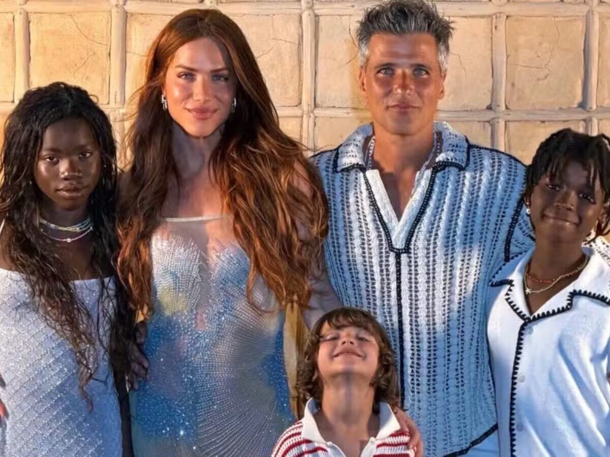 De biquíni, Débora Nascimento mostra fotos da viagem para St. Barth ...