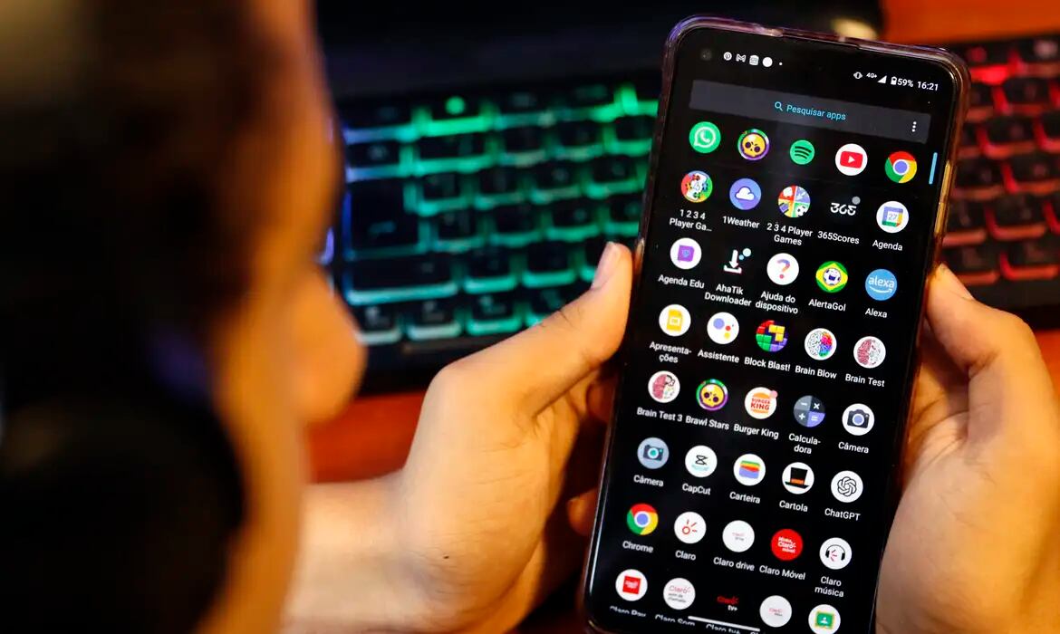 Cinco em cada dez consumidores são influenciados por produtos virais na ...